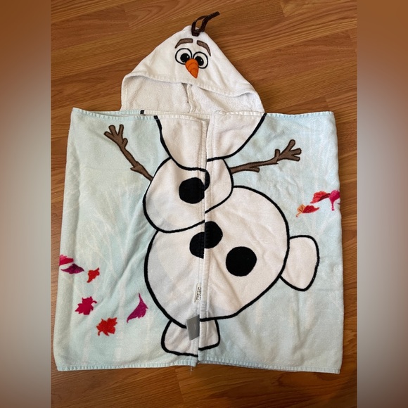 Disney | Other | Disney Frozen 2 Olaf Hooded Towel And Olaf Bath Buddy ...